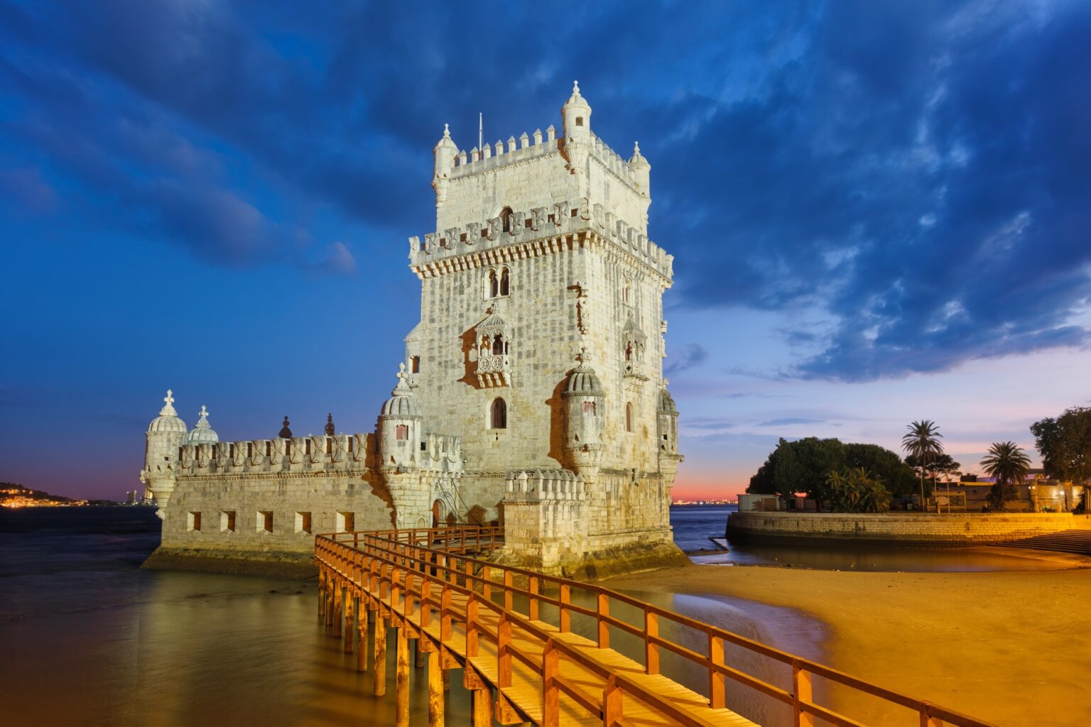 14 Iconic Towers from Around the Globe That Will Take Your Breath Away ...